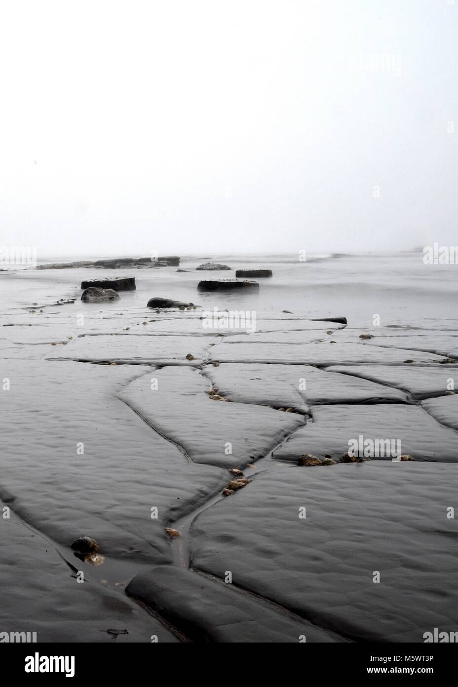 Ocean waves coming shore slow hi-res stock photography and images - Alamy