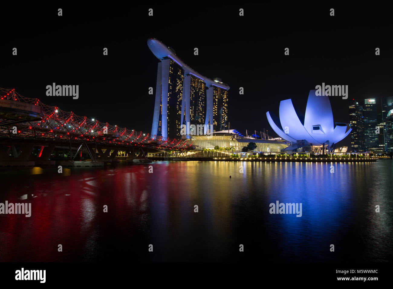 Singapore iconic landmarks hi-res stock photography and images - Alamy