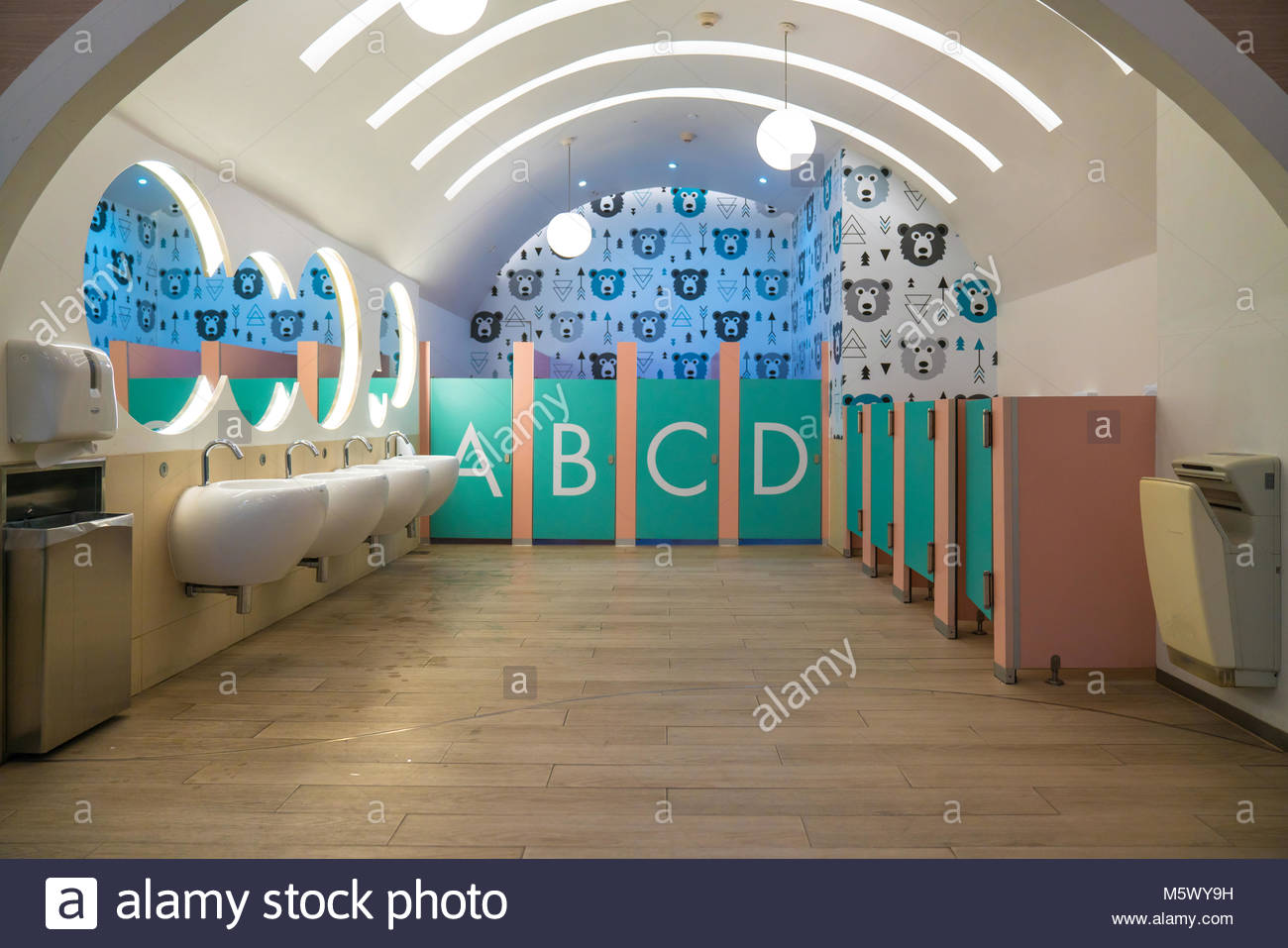 Child Sitting On Toilet Stock Photos & Child Sitting On Toilet Stock ...
