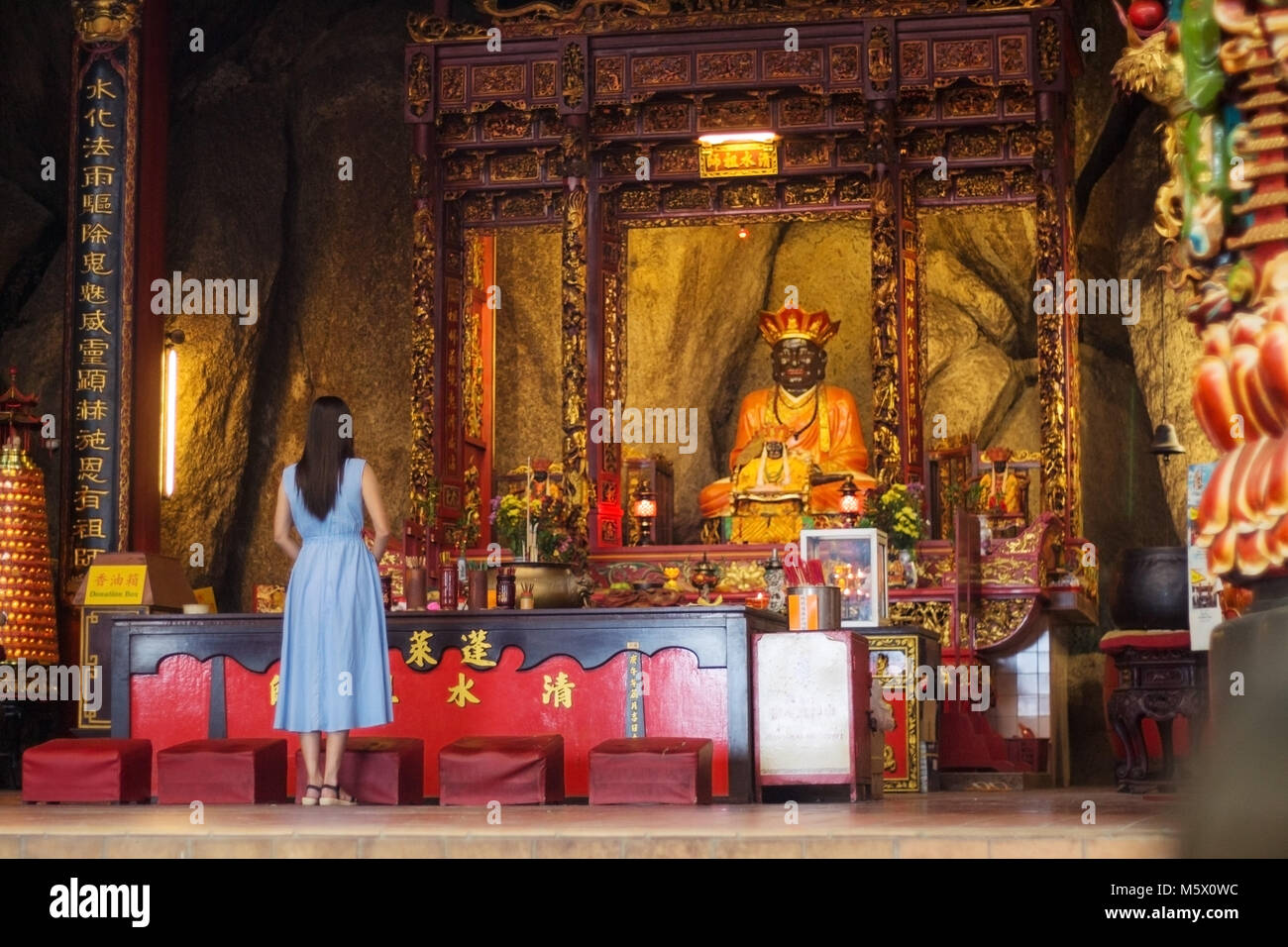 Woman worship to the god at at the altar inside a Chinese temple ...