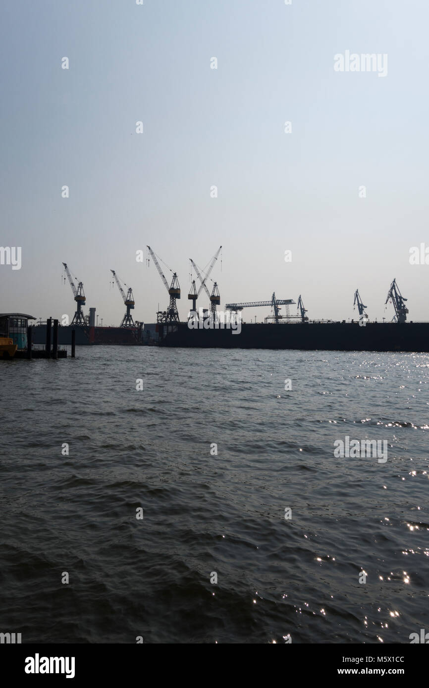 Harbour transhipment hi-res stock photography and images - Alamy