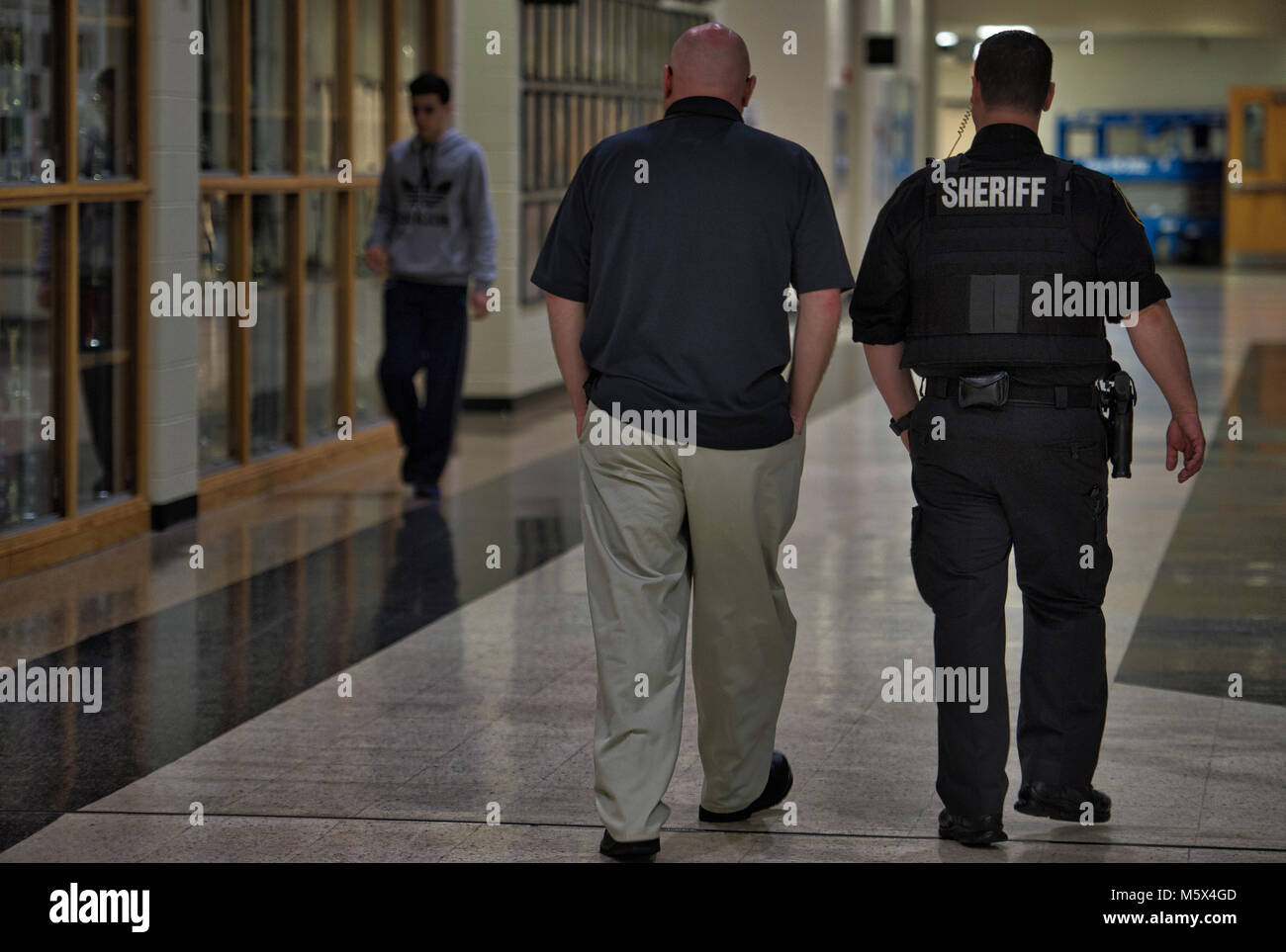 School resource officer hi-res stock photography and images - Alamy