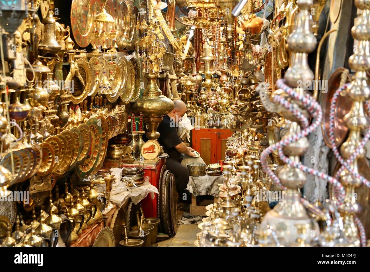 Baghdad market hi-res stock photography and images - Alamy