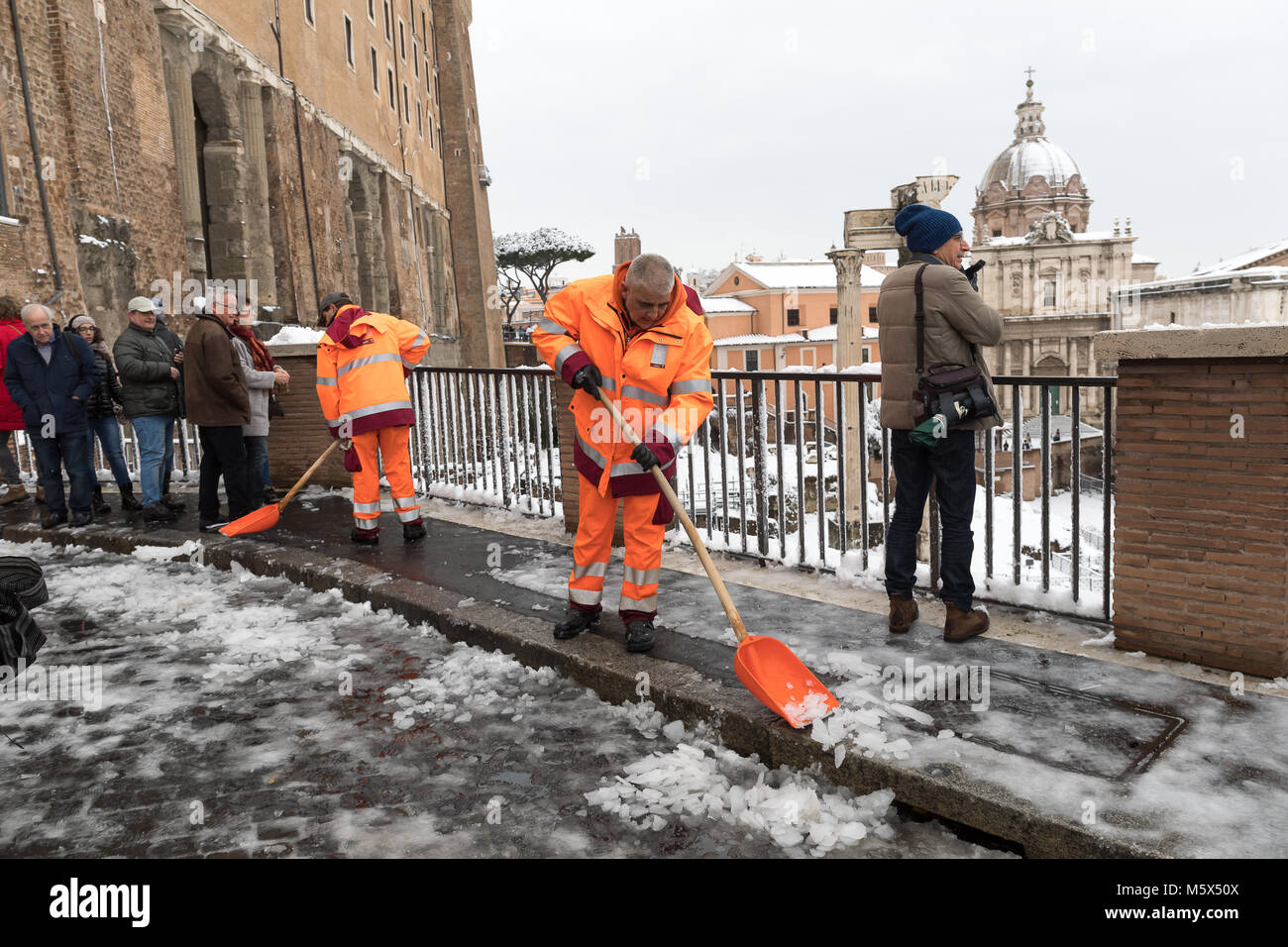 Rome, Italy. 26th Feb, 2018. An exceptional weather event causes a cold ...