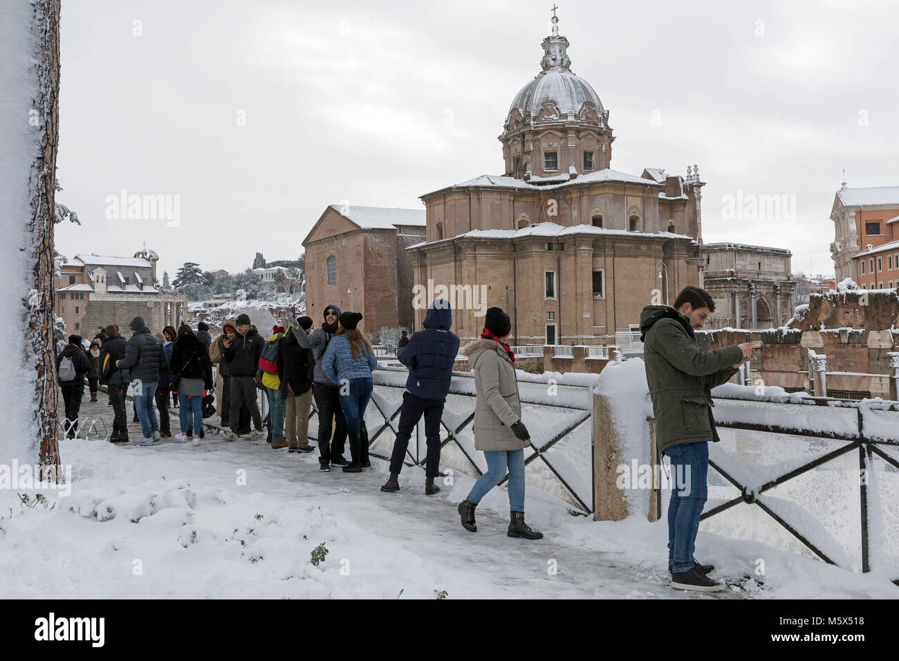 Rome, Italy. 26th Feb, 2018. An exceptional weather event causes a cold ...