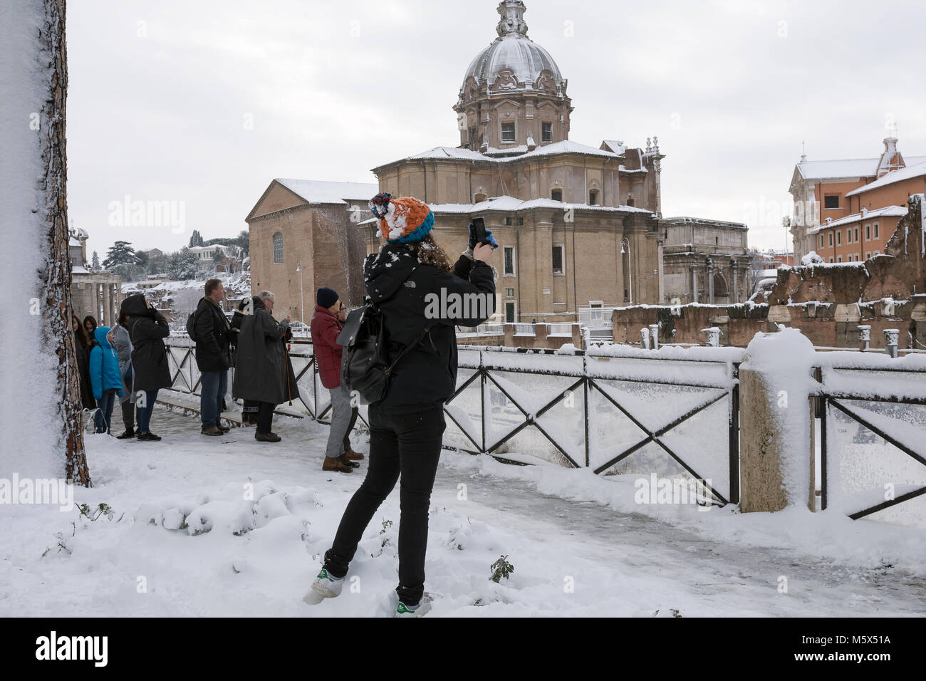 Rome, Italy. 26th Feb, 2018. An exceptional weather event causes a cold ...