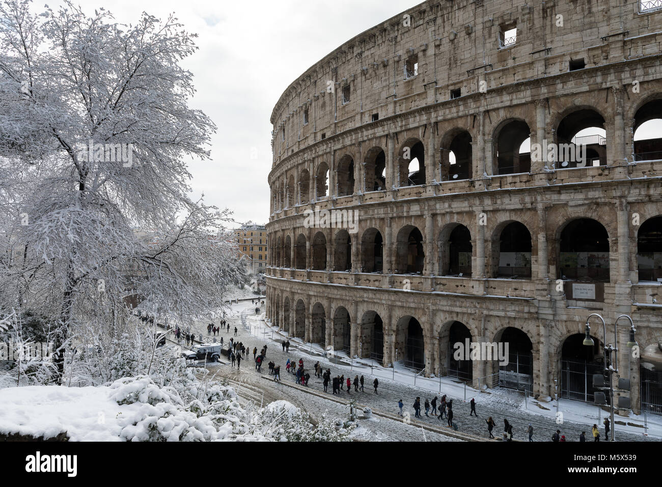 Rome, Italy. 26th Feb, 2018. An exceptional weather event causes a cold ...