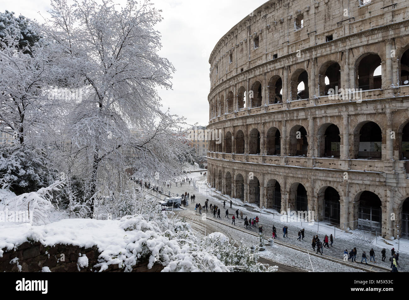 Rome, Italy. 26th Feb, 2018. An exceptional weather event causes a cold ...