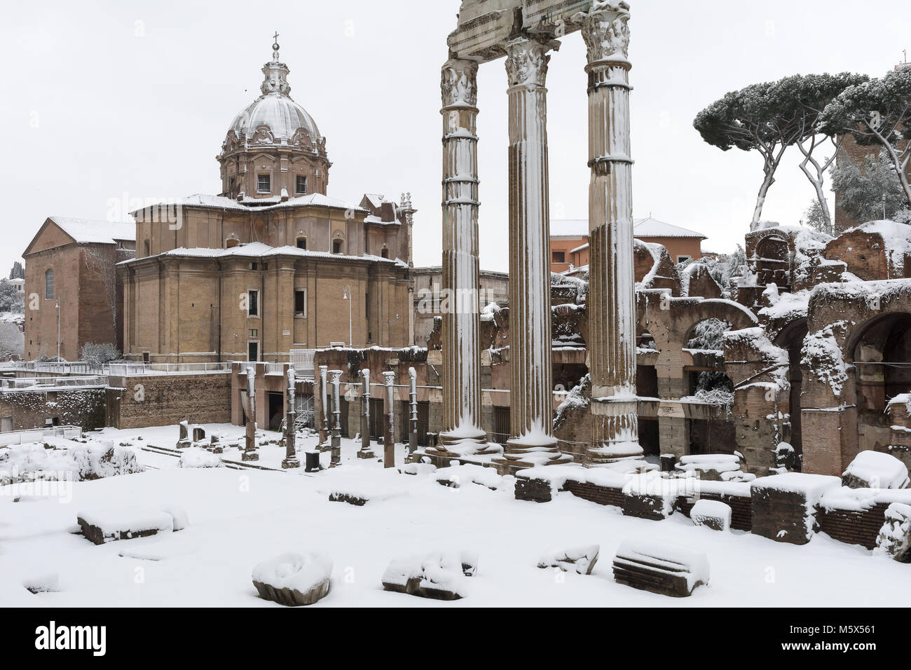Rome, Italy. 26th Feb, 2018. An exceptional weather event causes a cold ...