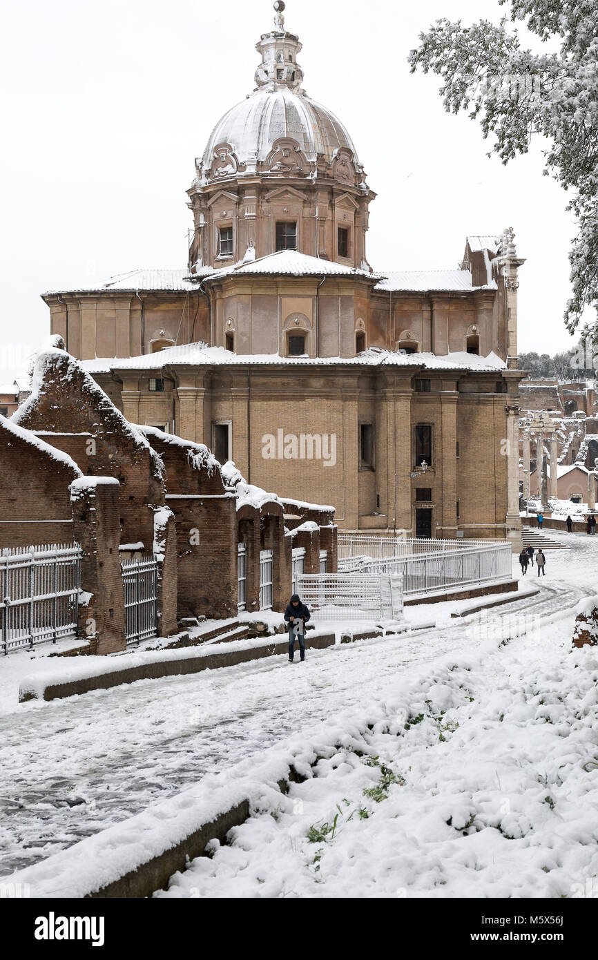 Rome, Italy. 26th Feb, 2018. An exceptional weather event causes a cold ...