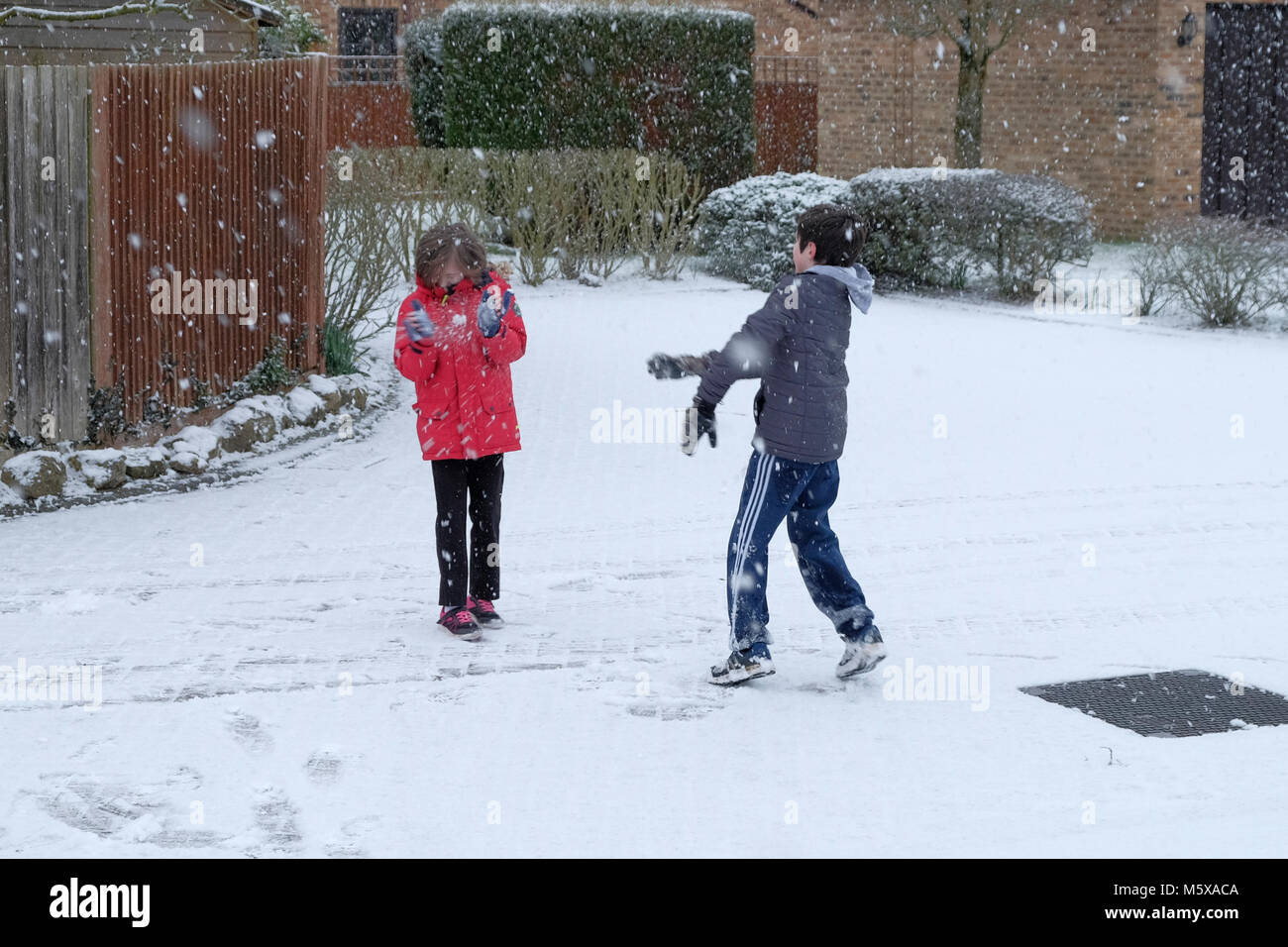 Ashford, Kent, UK. 27th Feb, 2018. UK Weather: Children playing ...