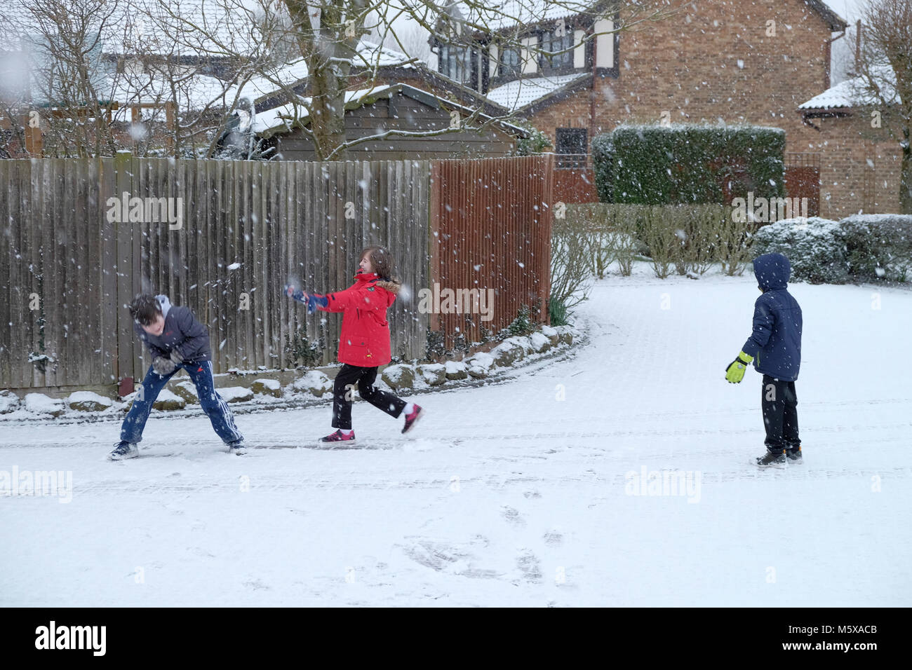 Ashford, Kent, UK. 27th Feb, 2018. UK Weather: Children playing ...
