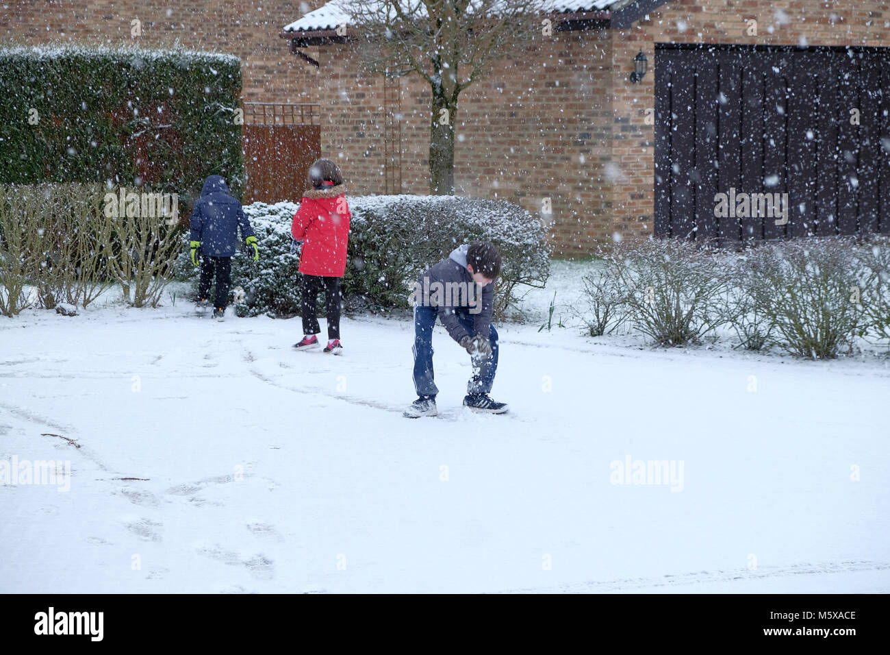 Ashford, Kent, UK. 27th Feb, 2018. UK Weather: Children playing ...