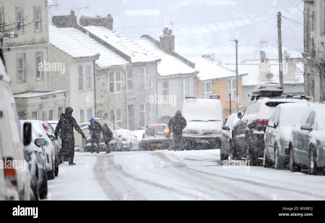 Brighton. 27th Feb, 2018. UK Weather: Heavy snow falls in the Queens ...