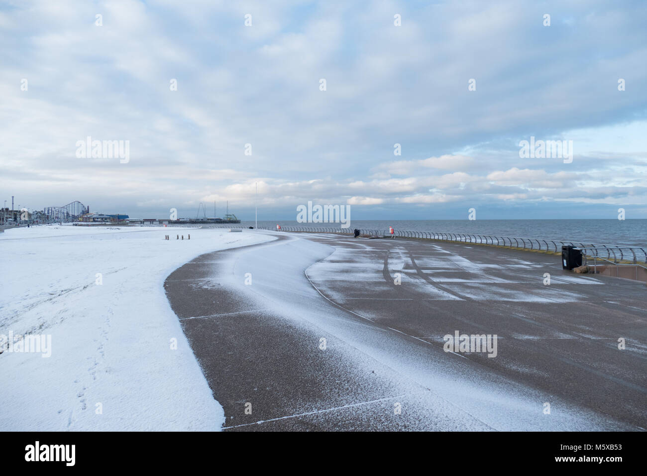 Blackpool. 27th Feb, 2018. UK Weather:Snow fall in Blackpool as the ...