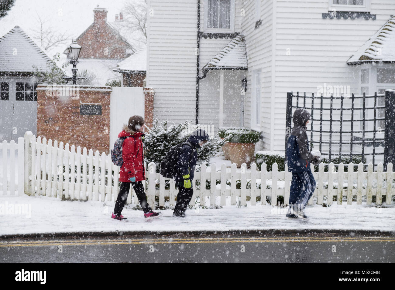 Walking in snow kent hi-res stock photography and images - Alamy