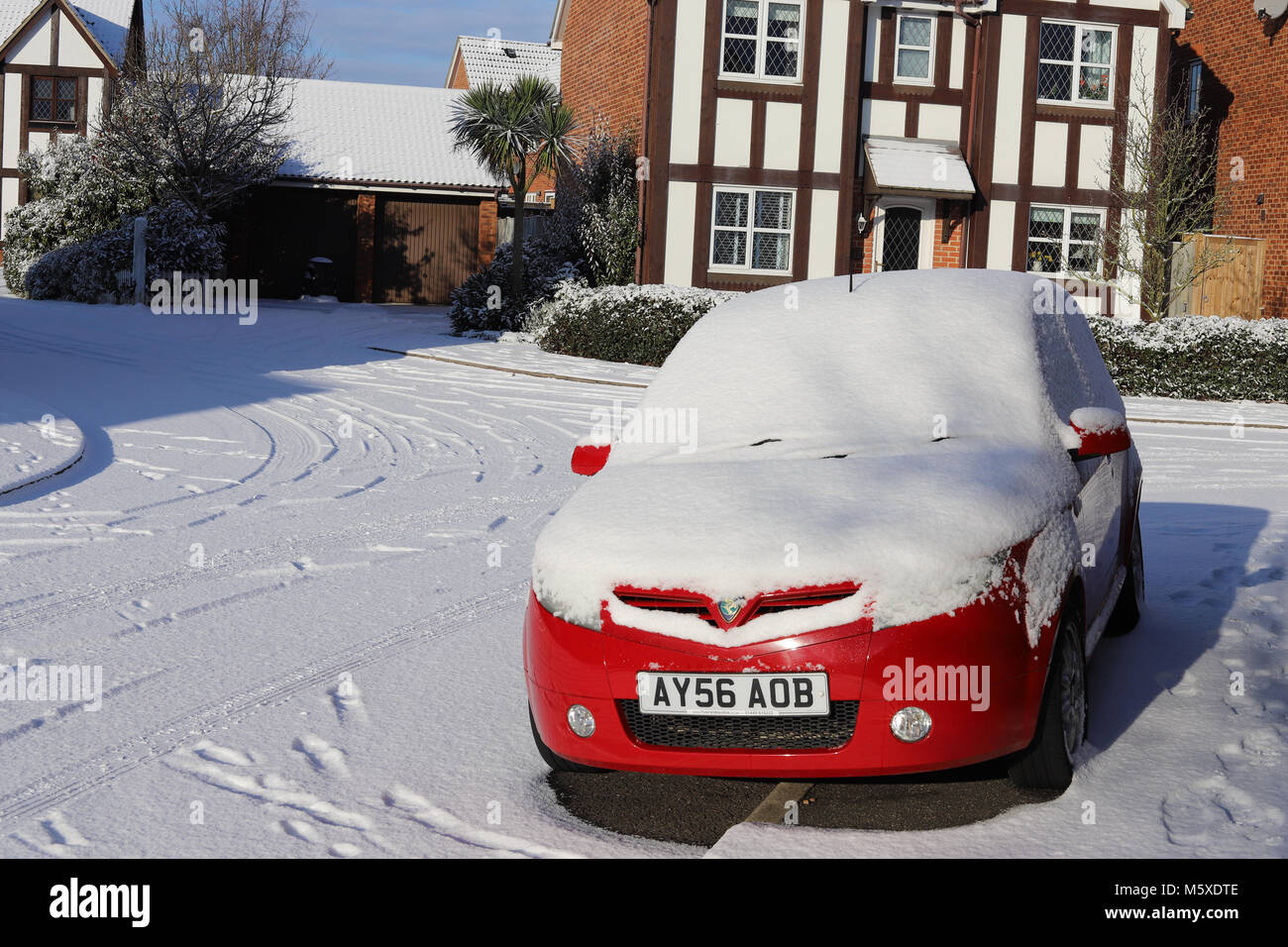 Ipswich, Suffolk, UK. 27th Feb, 2018. UK Weather: Heavy snow overnight ...