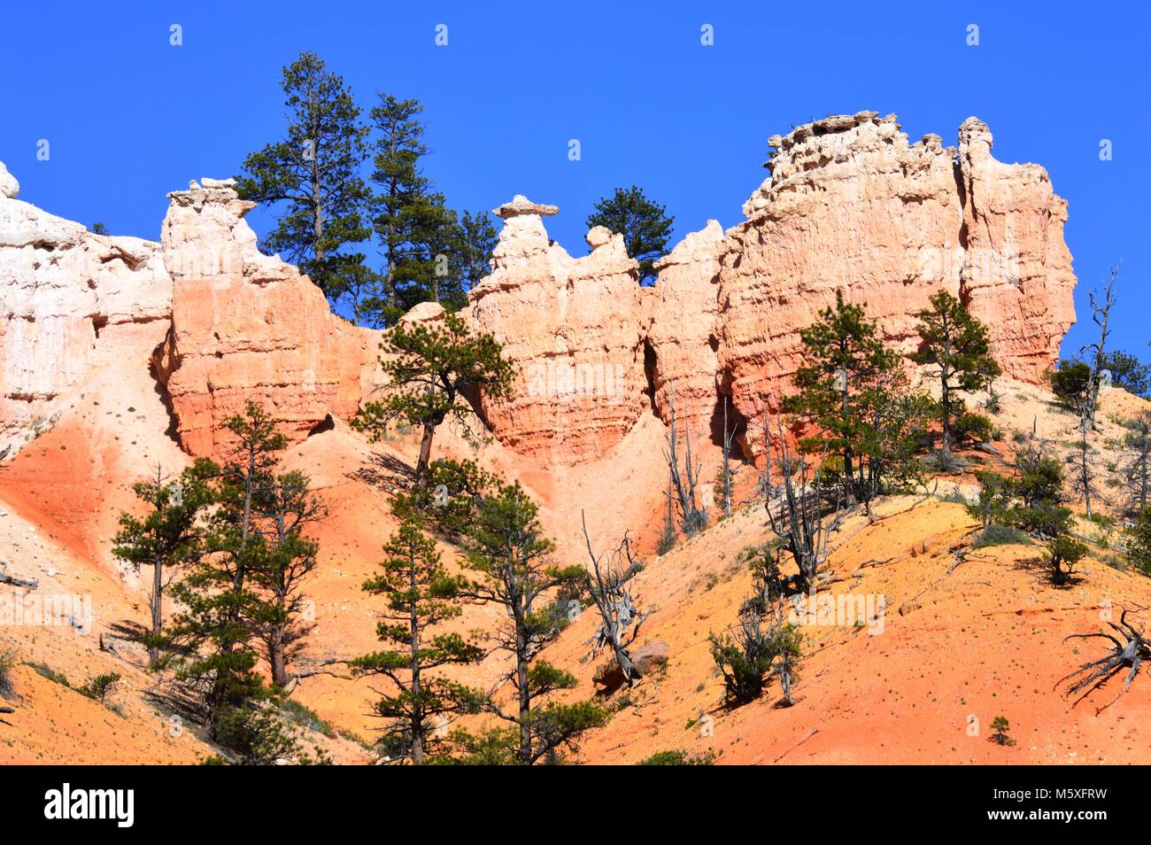 Red ad white sandstone hi-res stock photography and images - Alamy