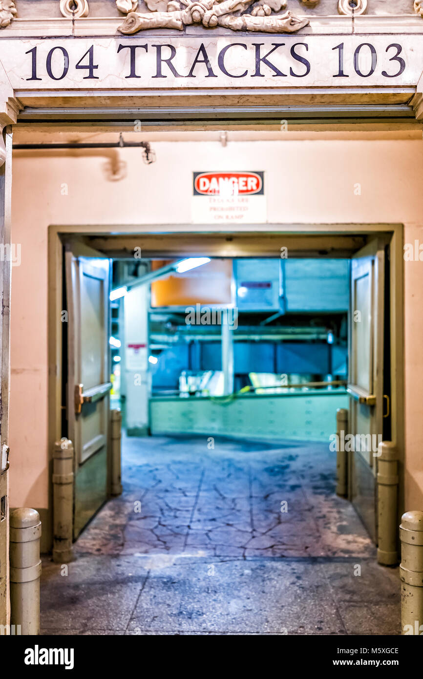 New York, USA - October 29, 2017: Grand central terminal entrance from ...