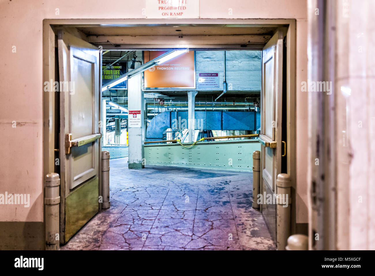 New York, USA - October 29, 2017: Grand central terminal entrance from ...