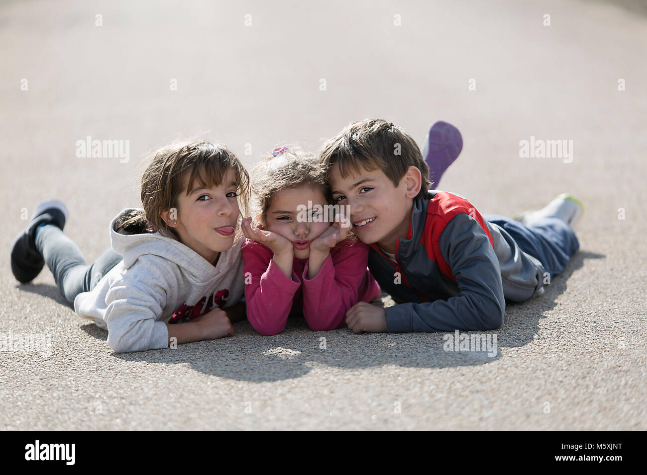 Children facing hi-res stock photography and images - Alamy