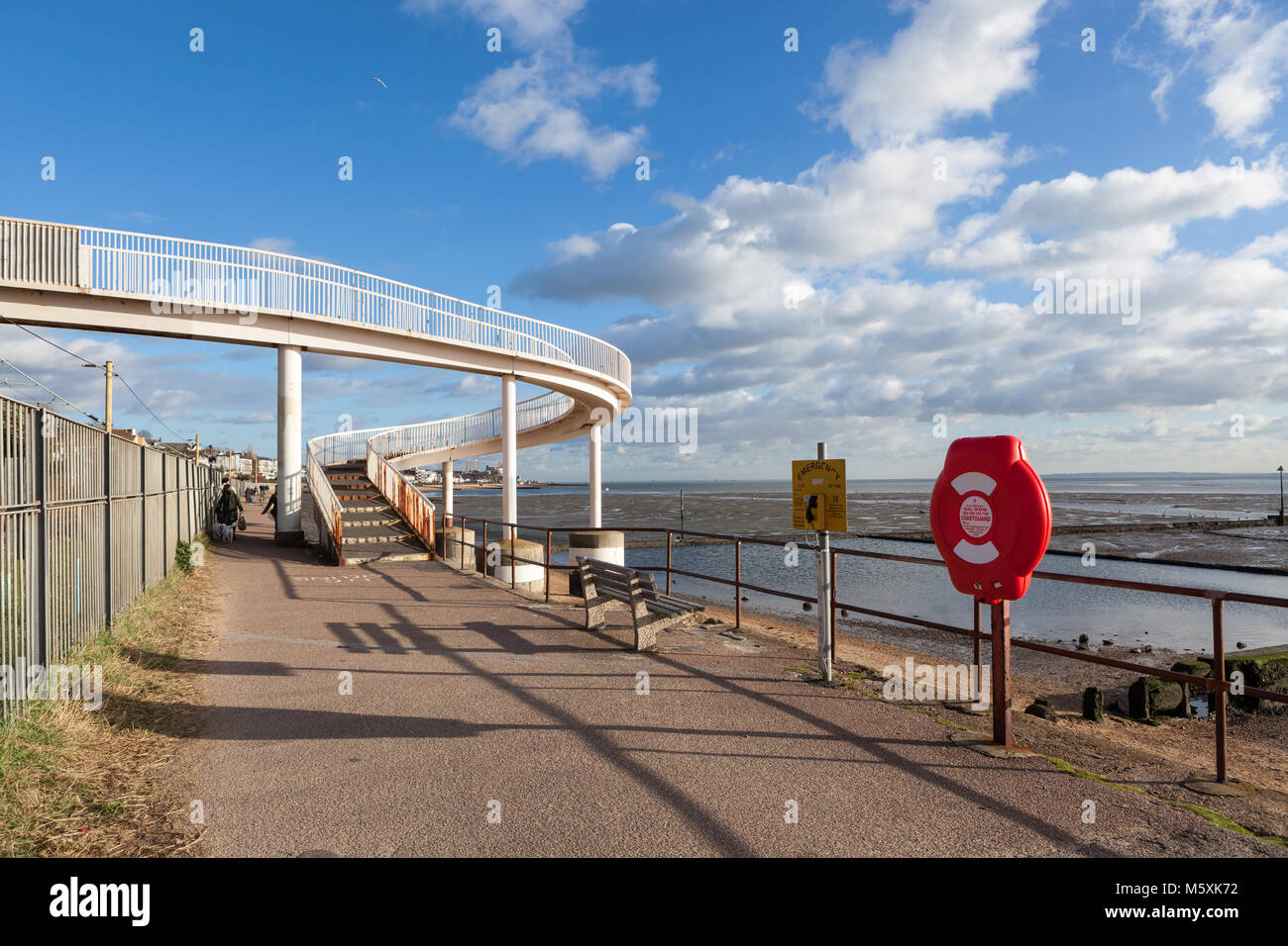 Leigh on sea beach hi-res stock photography and images - Alamy