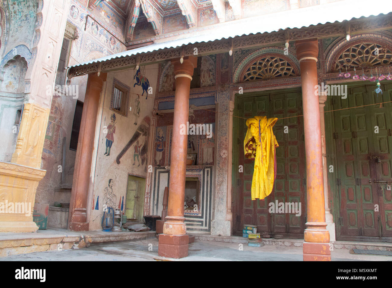 Rajasthan haveli and courtyard hi-res stock photography and images - Alamy