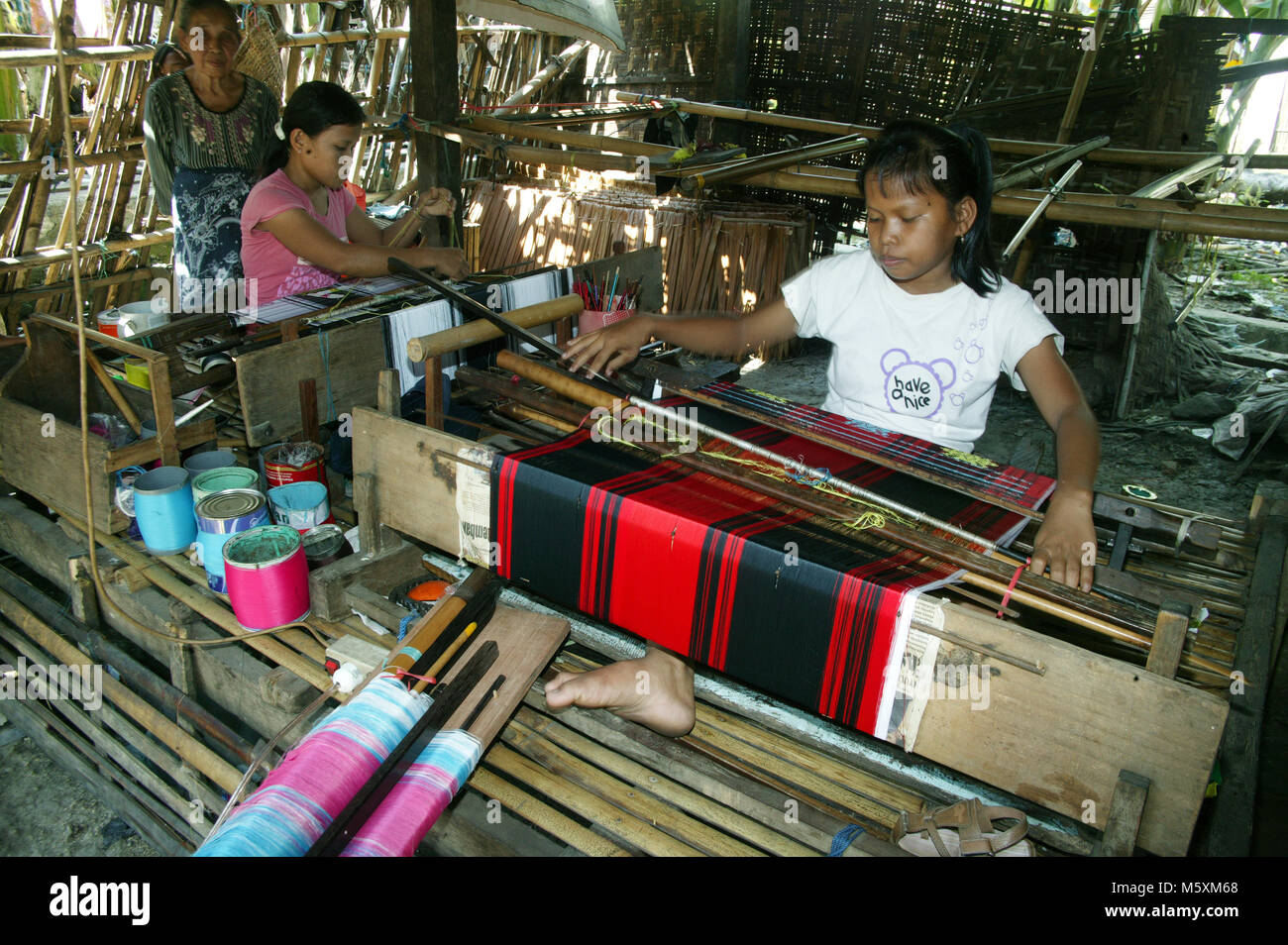 Cotton Cloth Weaver Weavers High Resolution Stock Photography and ...