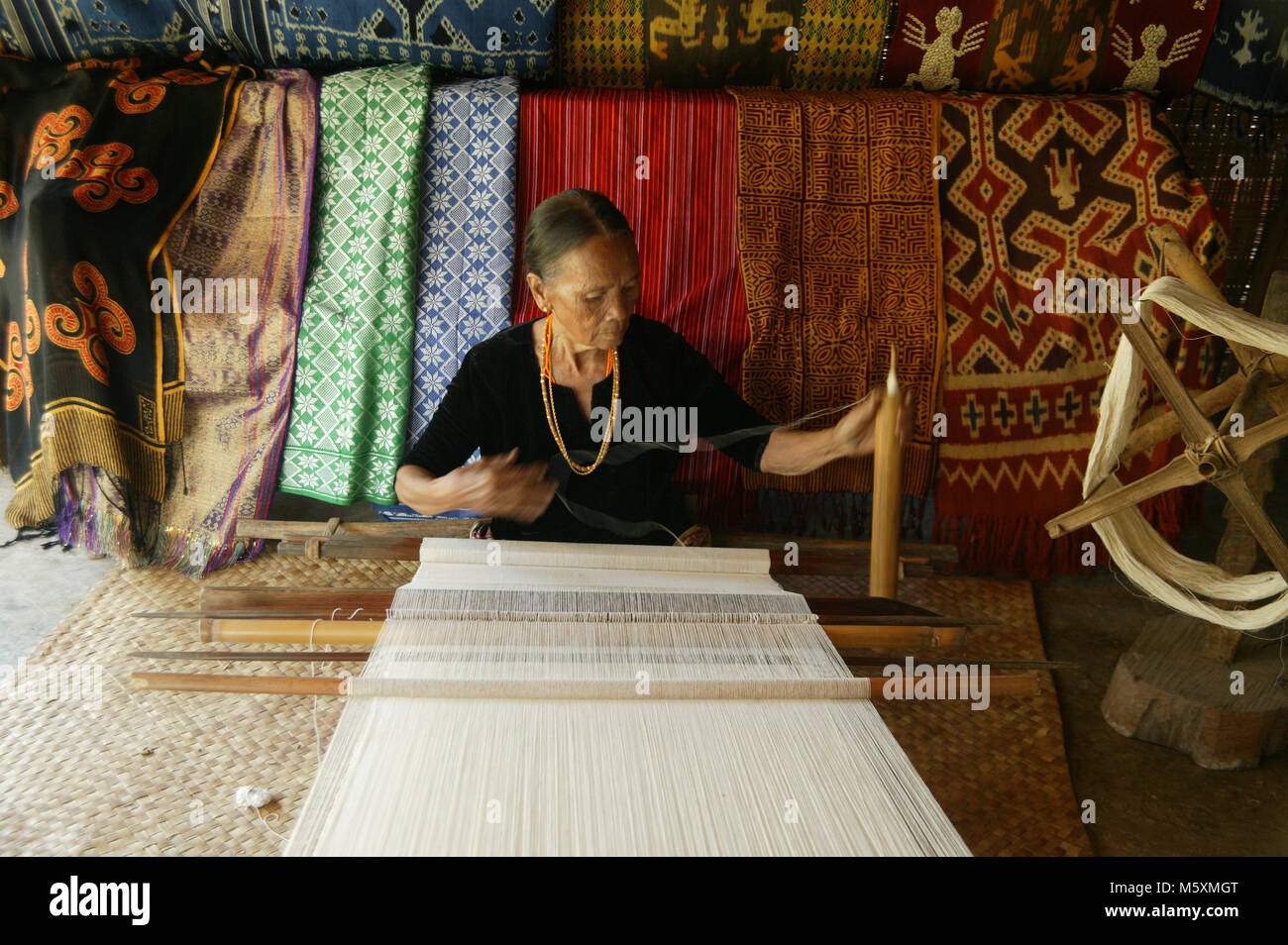 Cotton Cloth Weaver Weavers High Resolution Stock Photography and ...