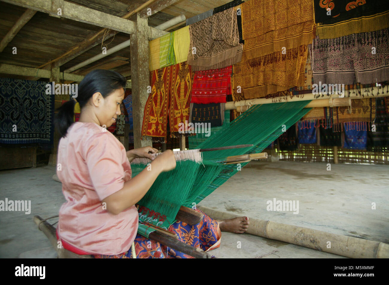 Cotton Cloth Weaver Weavers High Resolution Stock Photography and ...