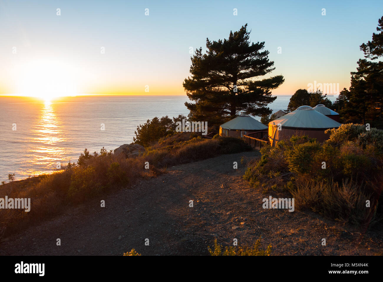Big sur tent camping hi-res stock photography and images - Alamy