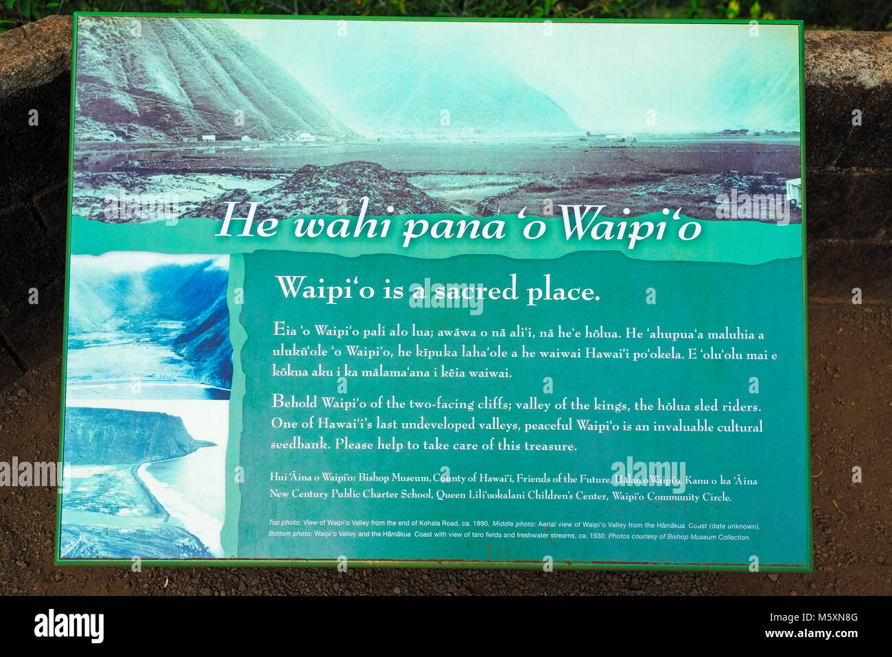 Interpretive sign at the Waipio Valley overlook, Hamakua Coast, The Big ...