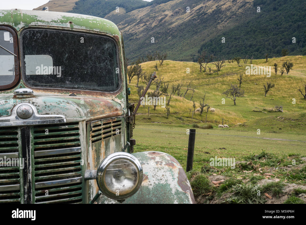 Rusty old jeep hi-res stock photography and images - Alamy