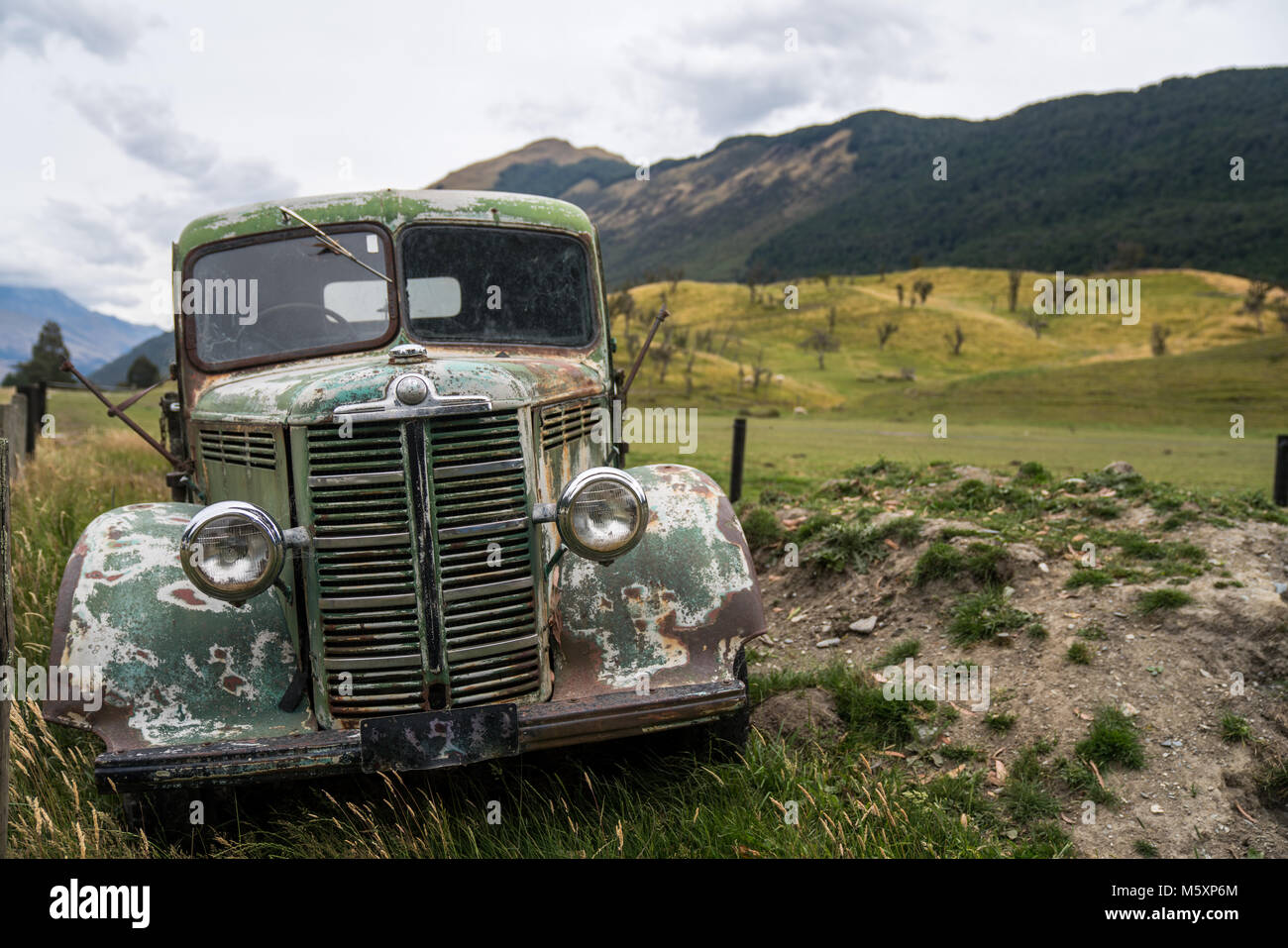 Rusty old jeep hi-res stock photography and images - Alamy