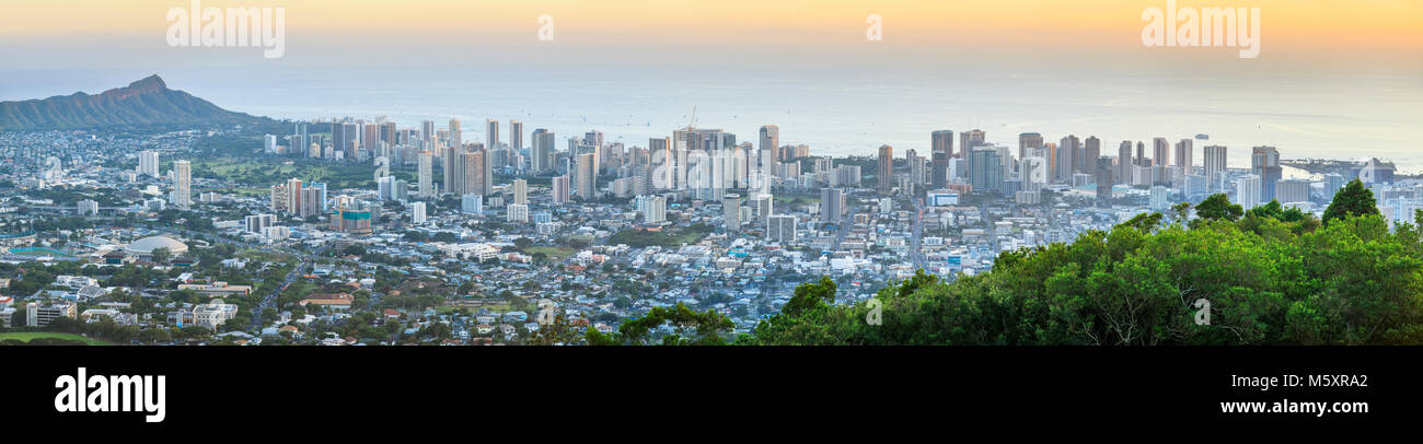 View to Honolulu from Tantalus Lookout at sunset, Oahu, Hawaii Stock ...