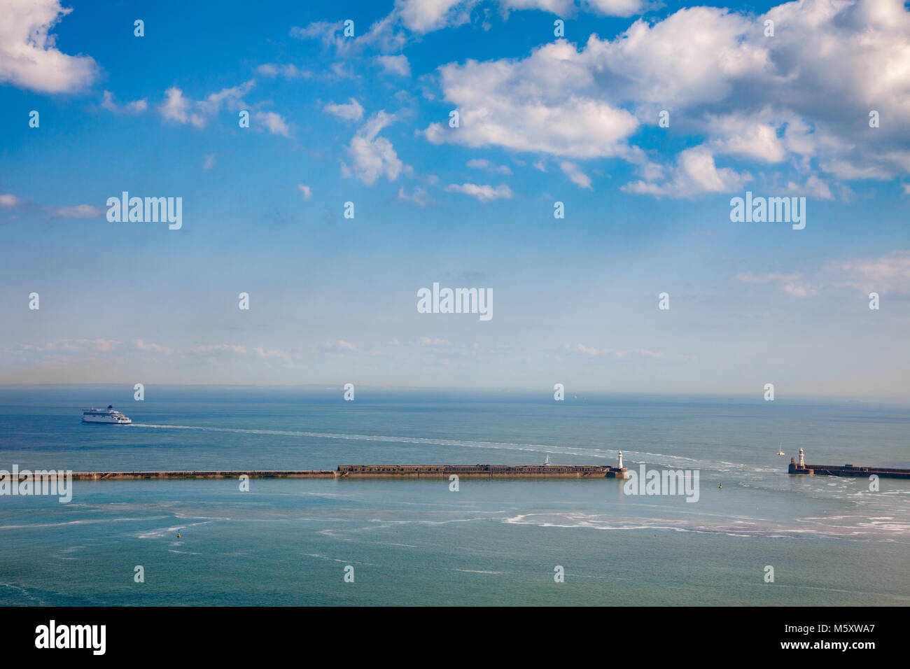 English channel ferry hi-res stock photography and images - Alamy