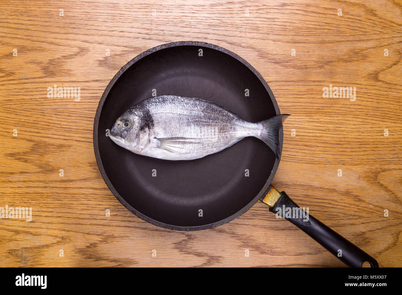 dorado fish on a pan top view Stock Photo - Alamy