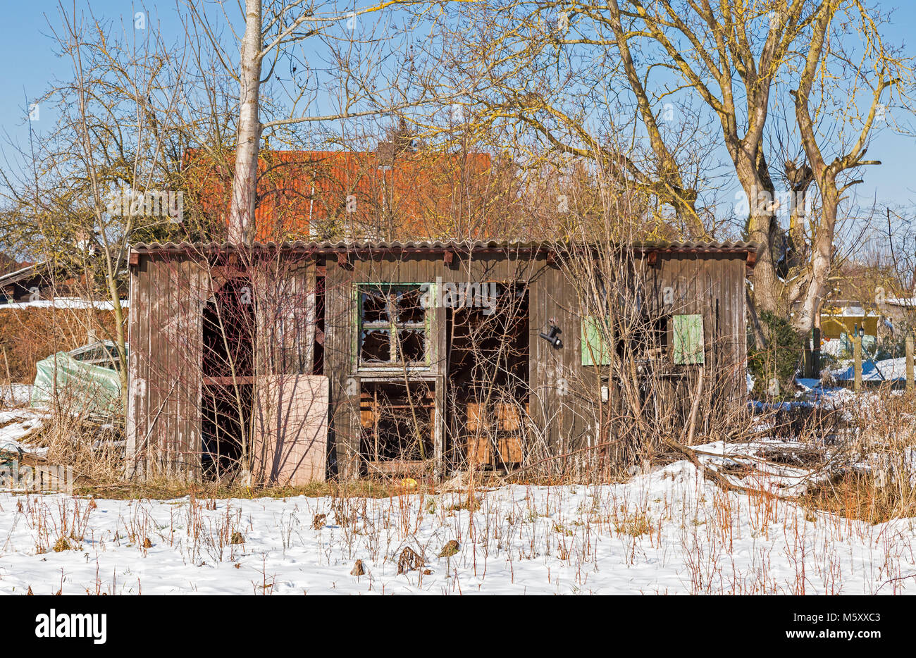 Ramshackle hut hi-res stock photography and images - Alamy