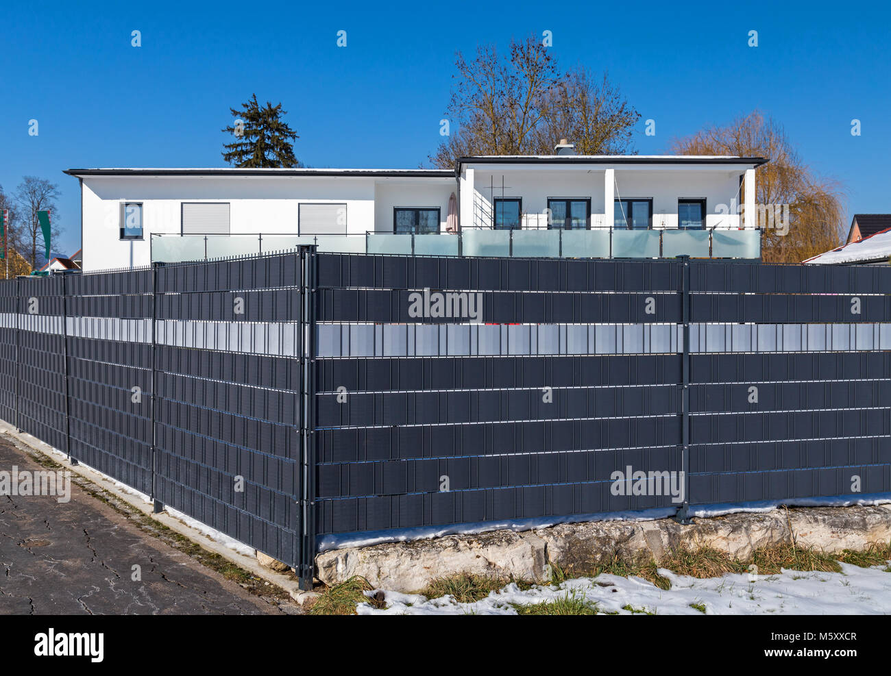 Plastic wire mesh fence hi-res stock photography and images - Alamy