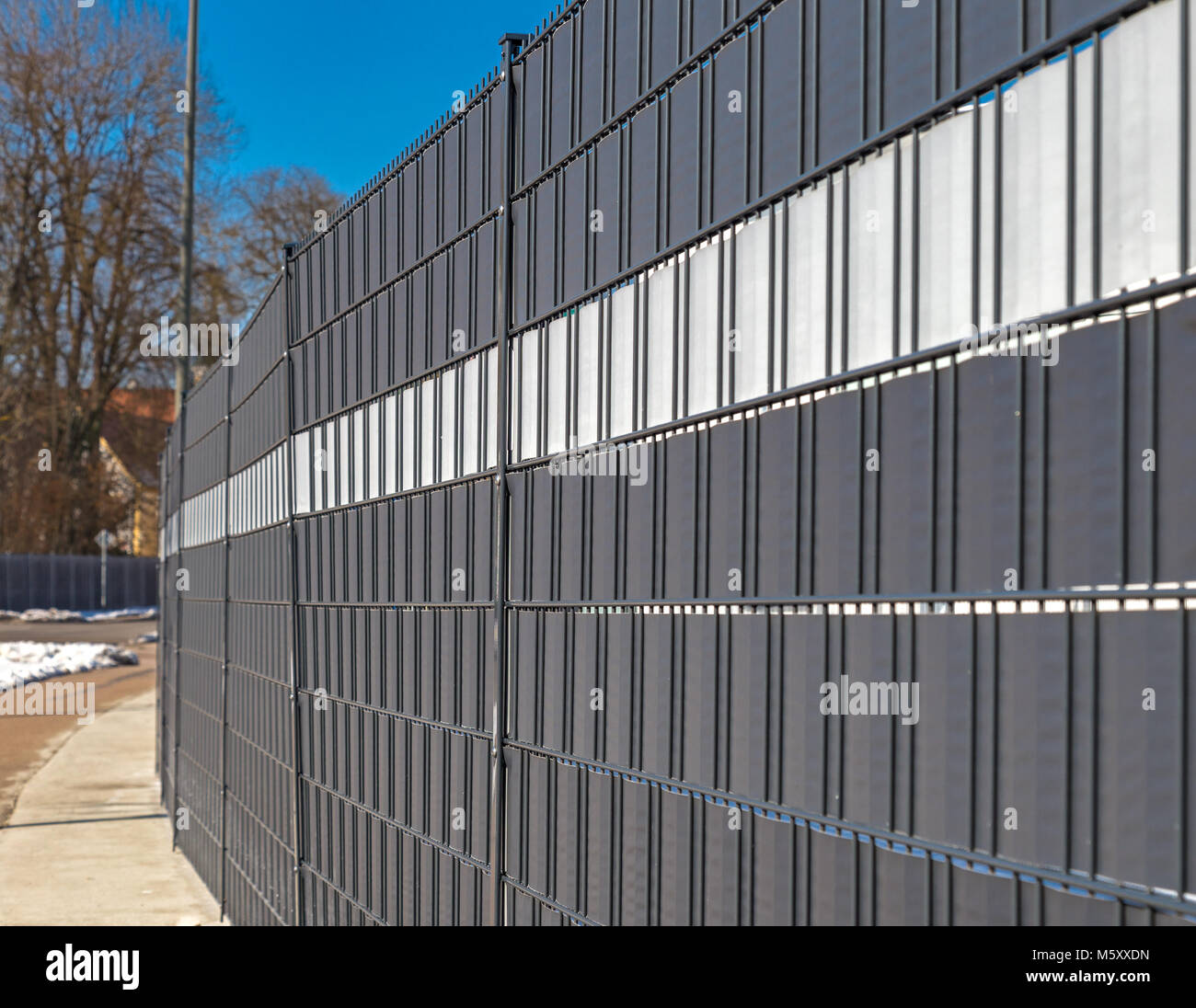 Plastic wire mesh fence hi-res stock photography and images - Alamy