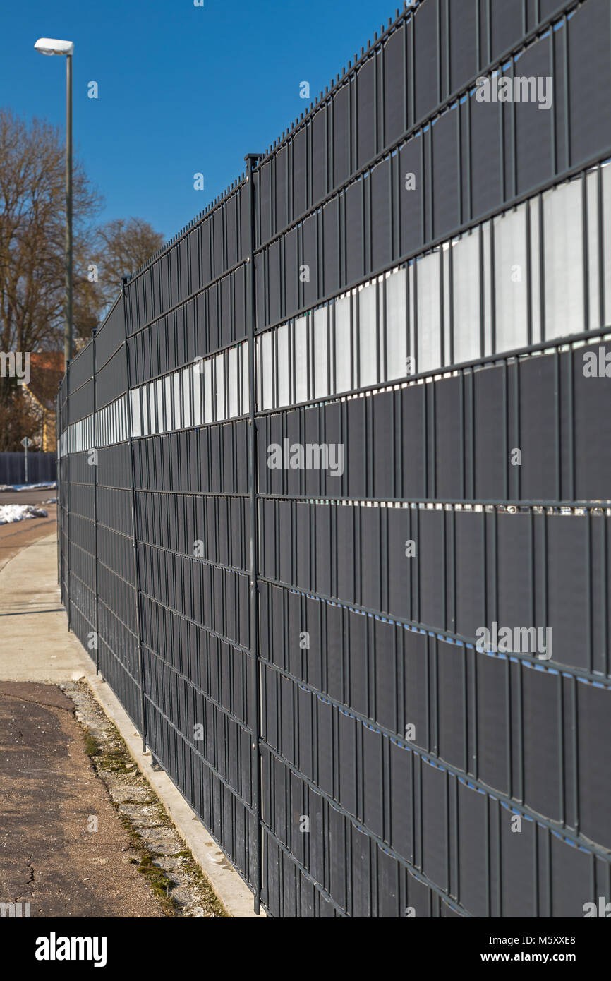 Plastic wire mesh fence hi-res stock photography and images - Alamy