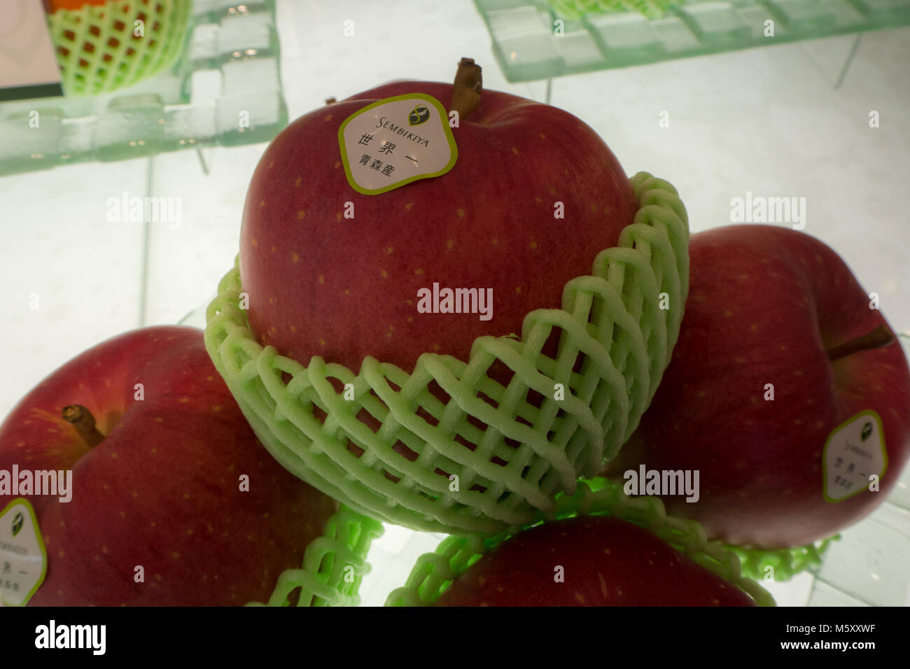 Apple Premium High Resolution Stock Photography and Images - Alamy