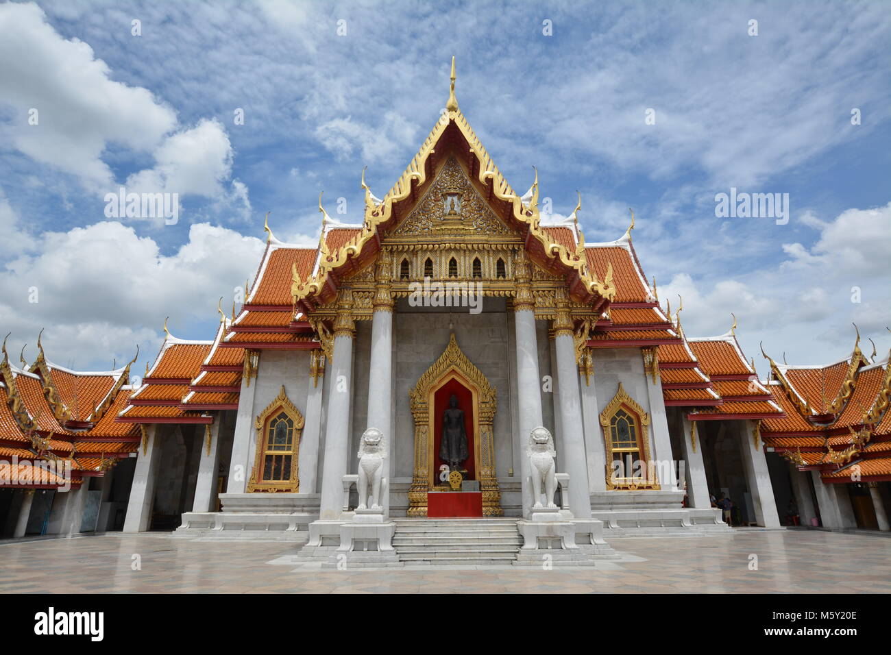 The Marble Temple ( Wat Benchamabophit ), Bangkok, Thailand Stock Photo ...