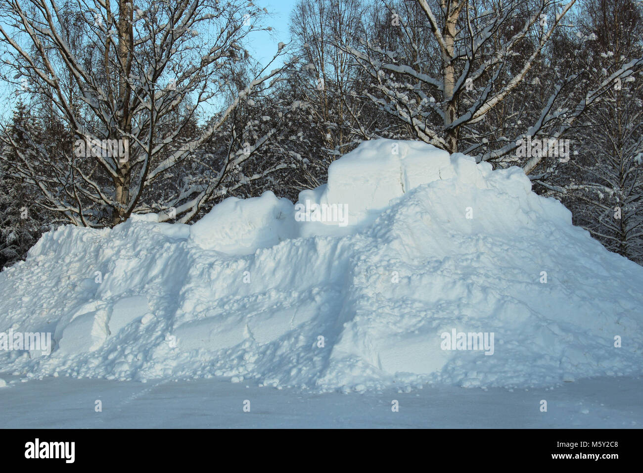 Pile of snow hi-res stock photography and images - Alamy