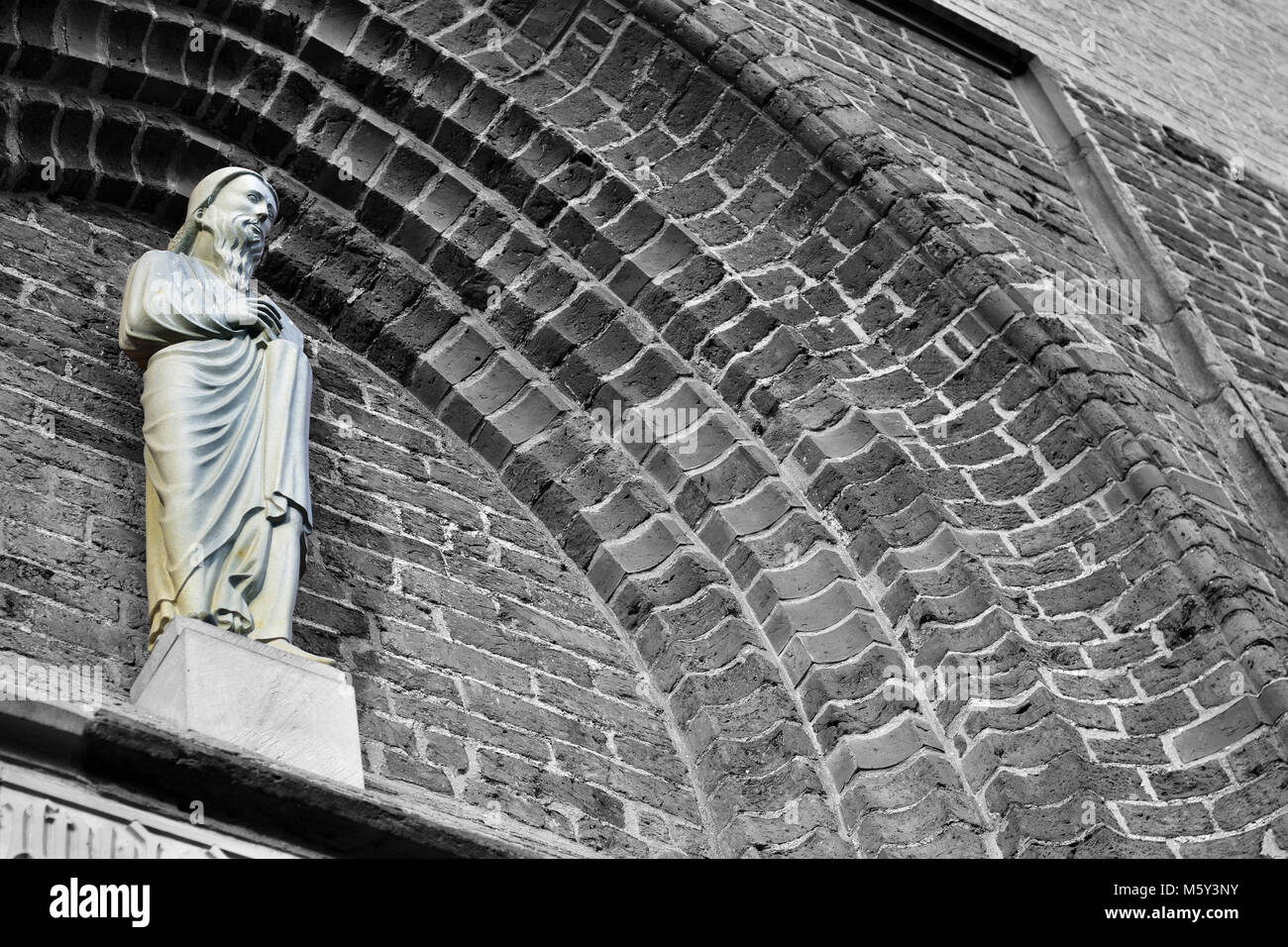 Entry side of church hi-res stock photography and images - Alamy