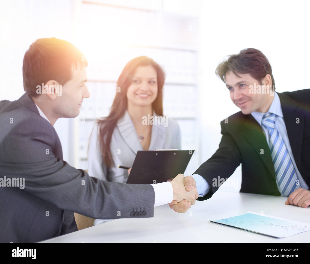 Business leaders handshake hi-res stock photography and images - Alamy