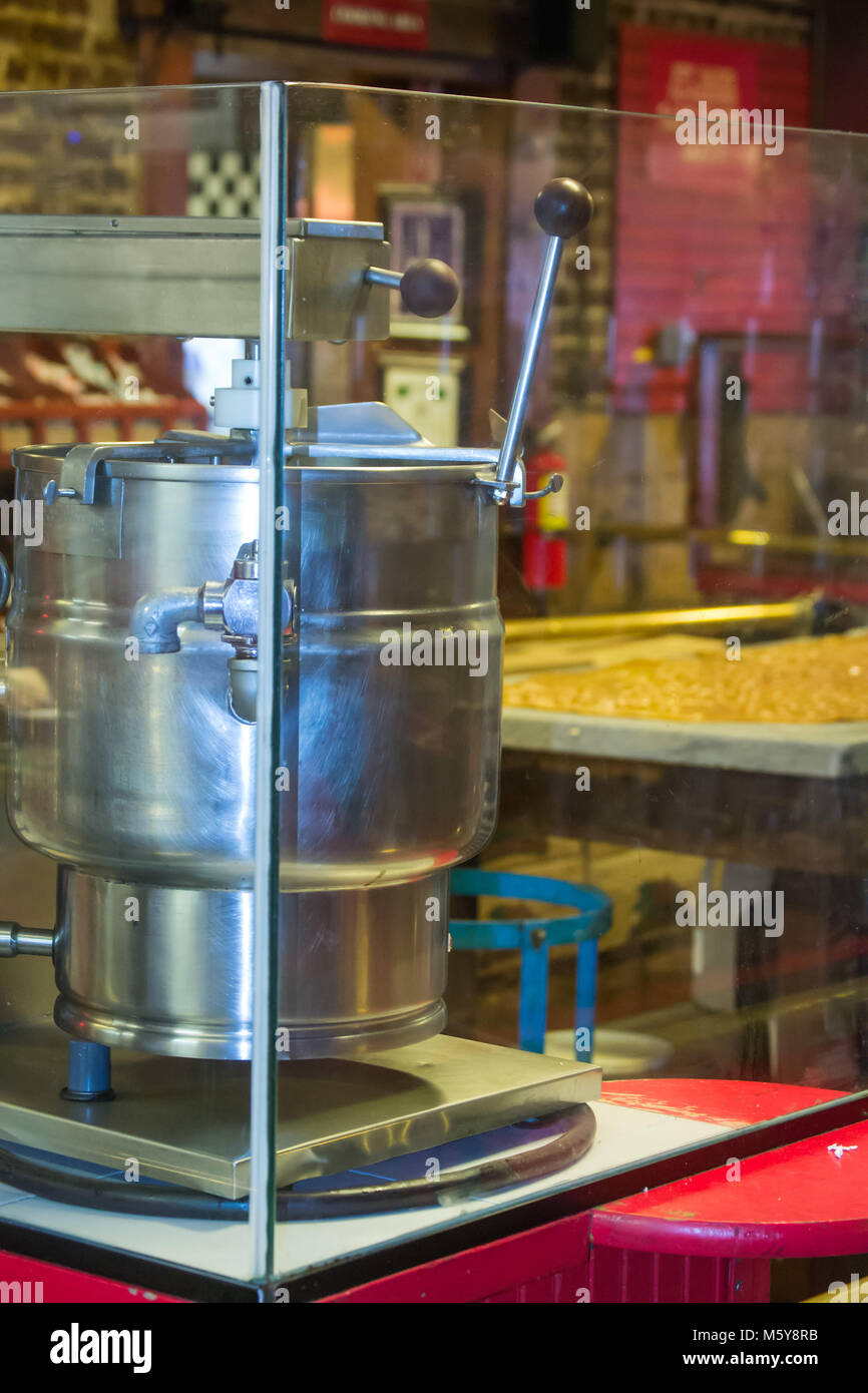 Candy shop window display hi-res stock photography and images - Alamy