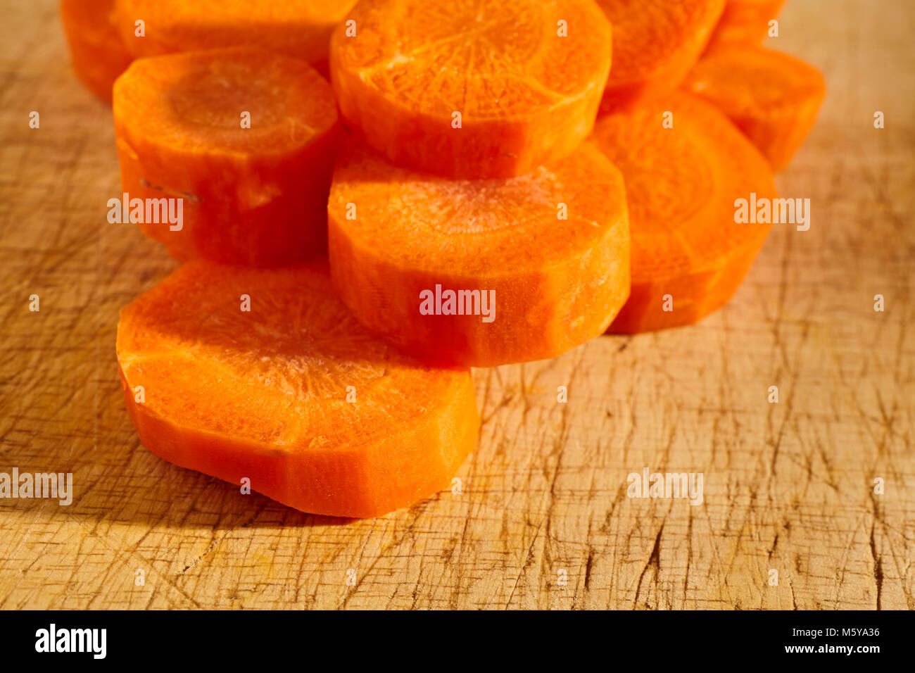 fresh, raw carrot slices Stock Photo - Alamy