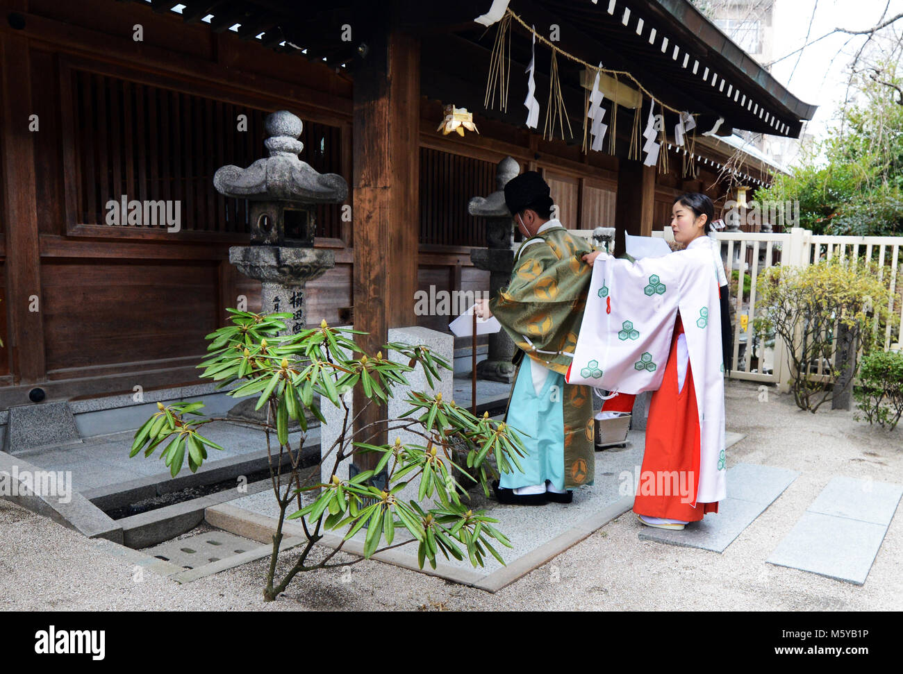 Japanese shinto priest hi-res stock photography and images - Alamy