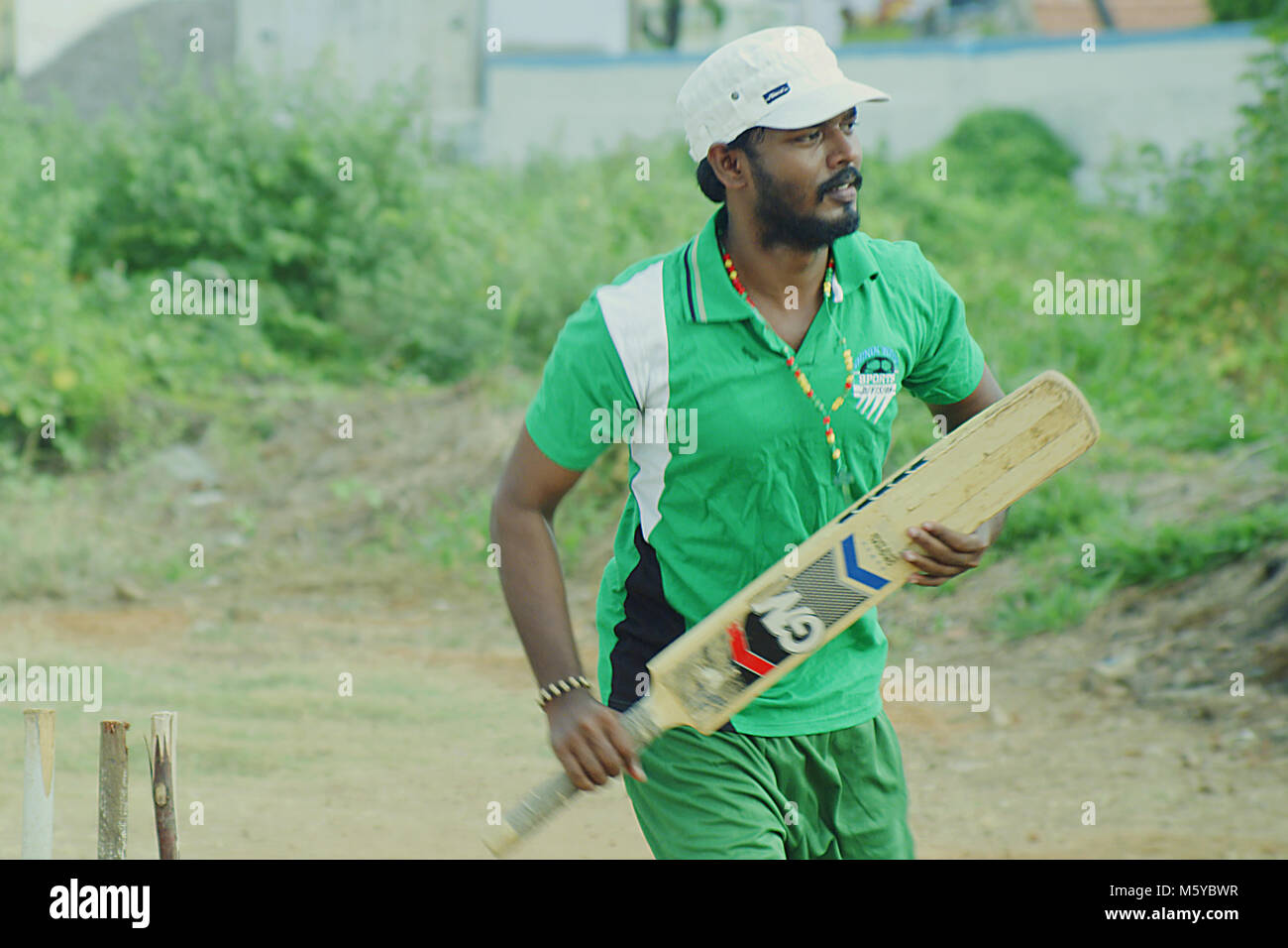 Indian boy plays cricket hi-res stock photography and images - Alamy